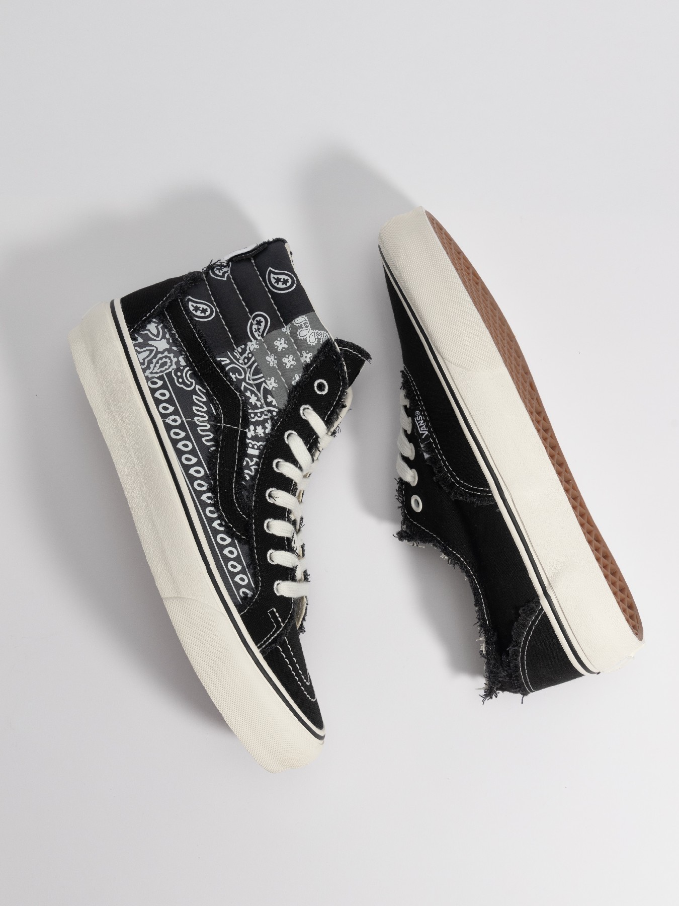 INVINCIBLE® x VAULT BY VANS 聯名系列發售消息公布！